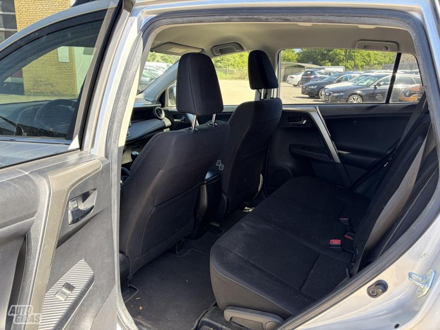 Pelēks Toyota RAV4 2014 Viļņa, ar dzinēja tilpumu 2.00 L un nobraukumu 227 tūkst. km par 9900 €, foto 7 vietnē AUTOMOTO.COM.LV