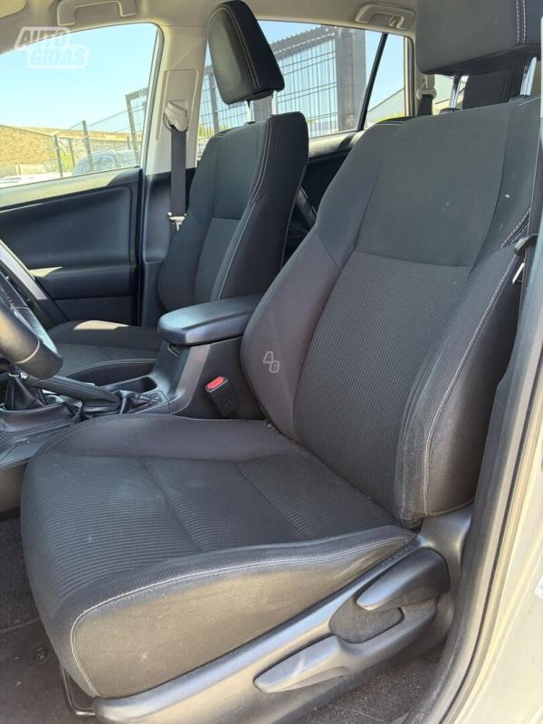 Pelēks Toyota RAV4 2014 Viļņa, ar dzinēja tilpumu 2.00 L un nobraukumu 227 tūkst. km par 9900 €, foto 7 vietnē AUTOMOTO.COM.LV