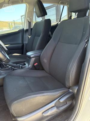 Pelēks Toyota RAV4 2014 Viļņa, ar dzinēja tilpumu 2.00 L un nobraukumu 227 tūkst. km par 9900 €, foto 8 vietnē AUTOMOTO.COM.LV