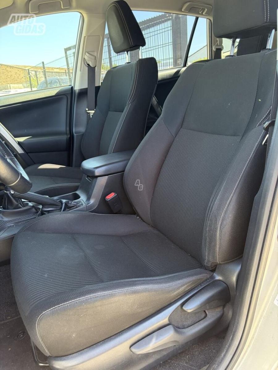 Pelēks Toyota RAV4 2014 Viļņa, ar dzinēja tilpumu 2.00 L un nobraukumu 227 tūkst. km par 9900 €, foto 8 vietnē AUTOMOTO.COM.LV