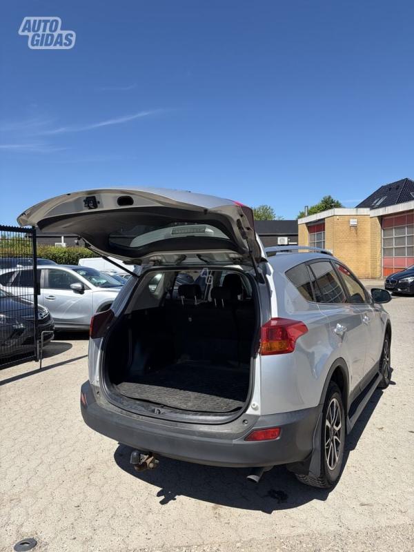 Pelēks Toyota RAV4 2014 Viļņa, ar dzinēja tilpumu 2.00 L un nobraukumu 227 tūkst. km par 9900 €, foto 9 vietnē AUTOMOTO.COM.LV
