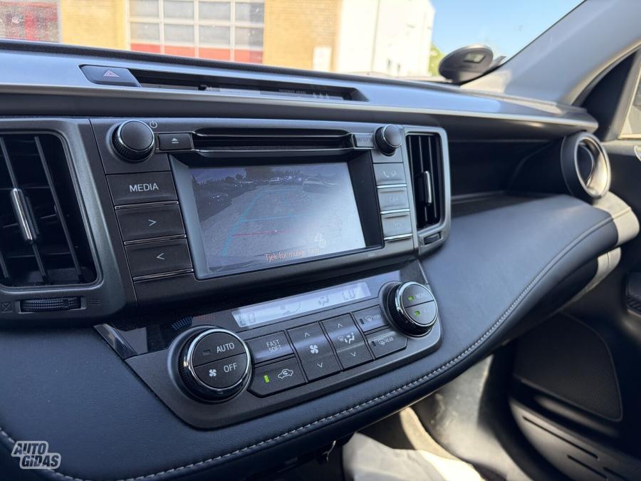 Pelēks Toyota RAV4 2014 Viļņa, ar dzinēja tilpumu 2.00 L un nobraukumu 227 tūkst. km par 9900 €, foto 23 vietnē AUTOMOTO.COM.LV