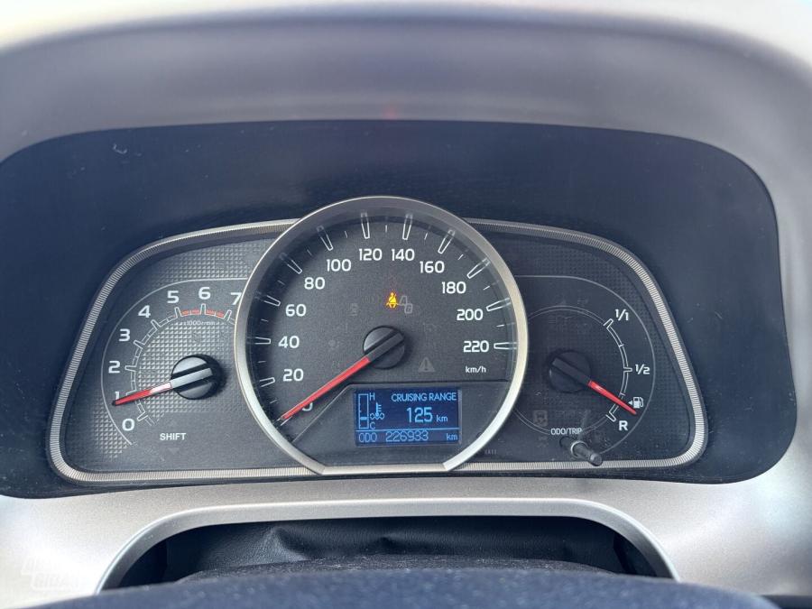 Pelēks Toyota RAV4 2014 Viļņa, ar dzinēja tilpumu 2.00 L un nobraukumu 227 tūkst. km par 9900 €, foto 24 vietnē AUTOMOTO.COM.LV