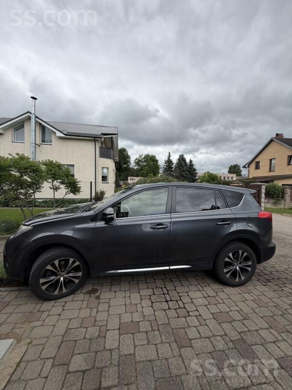 Grey Toyota RAV4 2014 in Daugavpils, with an engine capacity of 2.00 L and mileage of 263 thousand km for 10800 €, photo 3 on AUTOMOTO.COM.LV