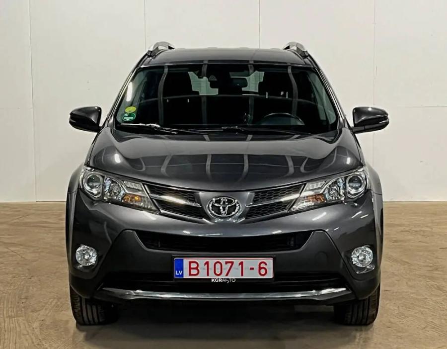 Grey Toyota RAV4 2014 in Jurmala, with an engine capacity of 2.00 L and mileage of 249 thousand km for 11950 €, photo 4 on AUTOMOTO.COM.LV