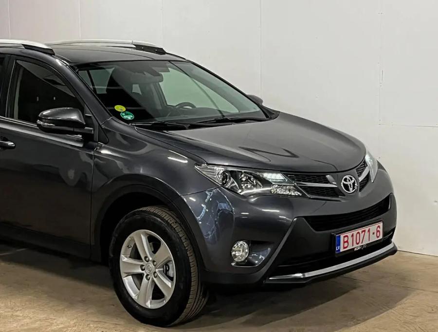 Grey Toyota RAV4 2014 in Jurmala, with an engine capacity of 2.00 L and mileage of 249 thousand km for 11950 €, photo 9 on AUTOMOTO.COM.LV