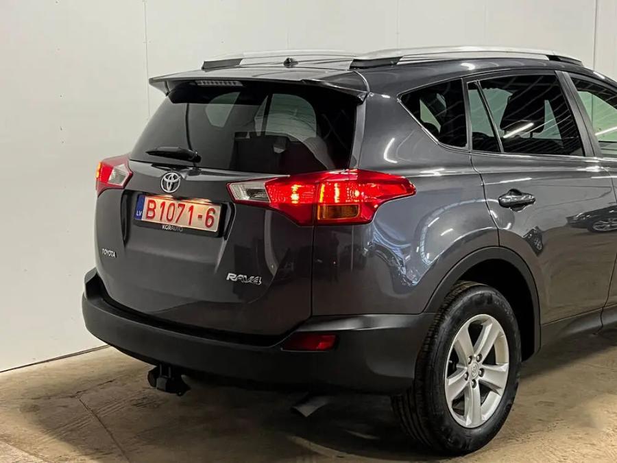 Grey Toyota RAV4 2014 in Jurmala, with an engine capacity of 2.00 L and mileage of 249 thousand km for 11950 €, photo 10 on AUTOMOTO.COM.LV