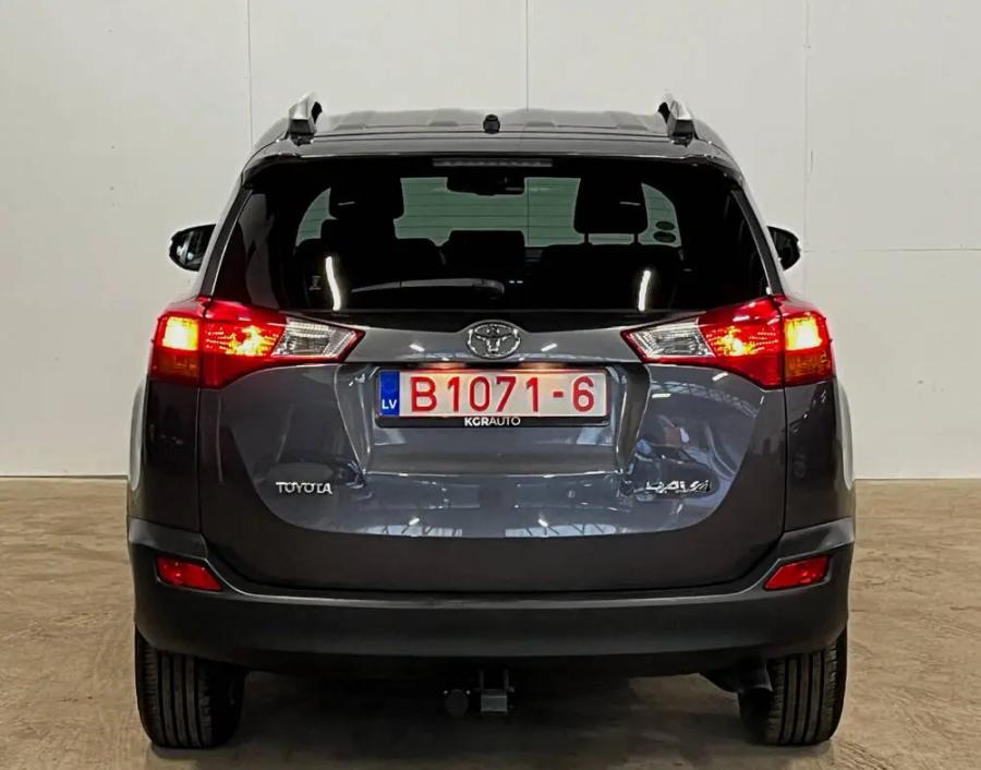 Grey Toyota RAV4 2014 in Jurmala, with an engine capacity of 2.00 L and mileage of 249 thousand km for 11950 €, photo 13 on AUTOMOTO.COM.LV