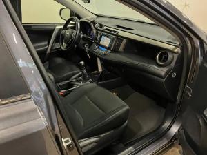 Grey Toyota RAV4 2014 in Jurmala, with an engine capacity of 2.00 L and mileage of 249 thousand km for 11950 €, photo 16 on AUTOMOTO.COM.LV