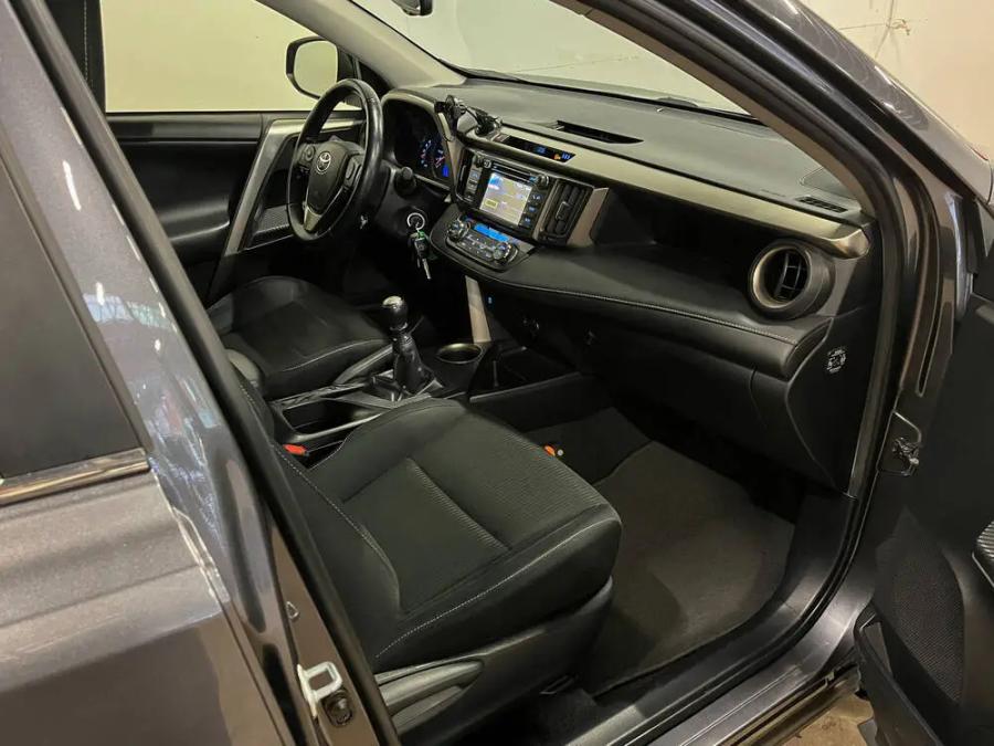 Grey Toyota RAV4 2014 in Jurmala, with an engine capacity of 2.00 L and mileage of 249 thousand km for 11950 €, photo 16 on AUTOMOTO.COM.LV