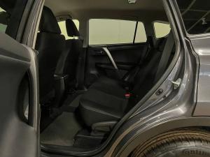 Grey Toyota RAV4 2014 in Jurmala, with an engine capacity of 2.00 L and mileage of 249 thousand km for 11950 €, photo 18 on AUTOMOTO.COM.LV