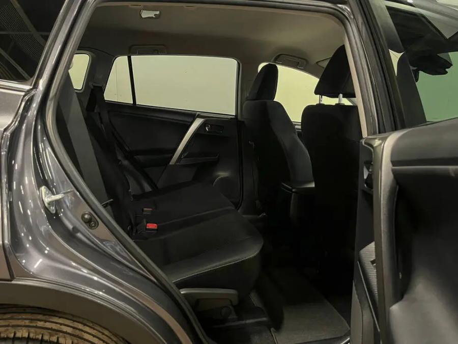 Grey Toyota RAV4 2014 in Jurmala, with an engine capacity of 2.00 L and mileage of 249 thousand km for 11950 €, photo 19 on AUTOMOTO.COM.LV