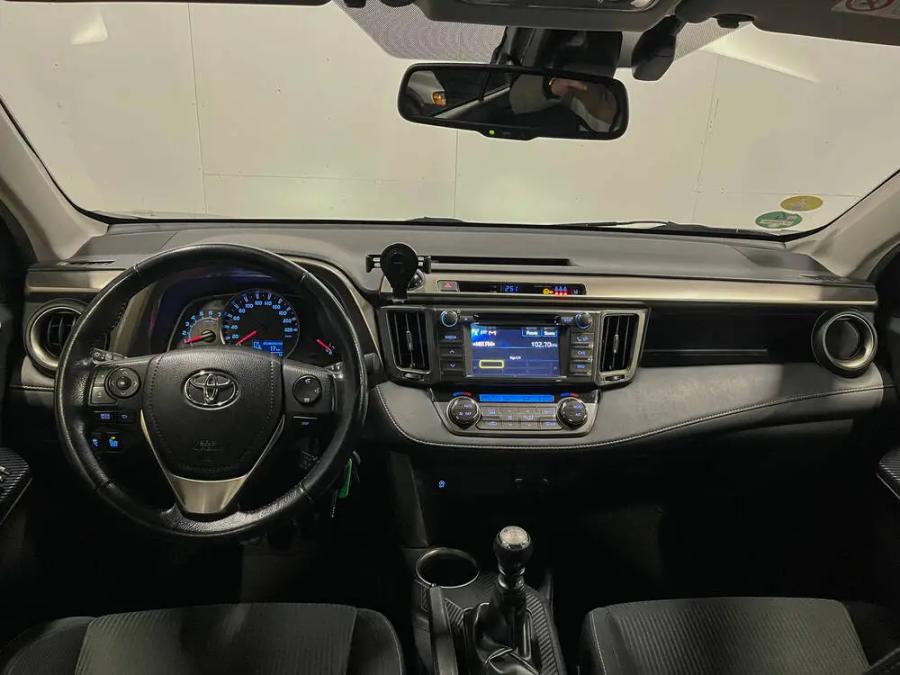 Grey Toyota RAV4 2014 in Jurmala, with an engine capacity of 2.00 L and mileage of 249 thousand km for 11950 €, photo 20 on AUTOMOTO.COM.LV