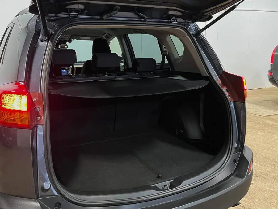 Grey Toyota RAV4 2014 in Jurmala, with an engine capacity of 2.00 L and mileage of 249 thousand km for 11950 €, photo 26 on AUTOMOTO.COM.LV