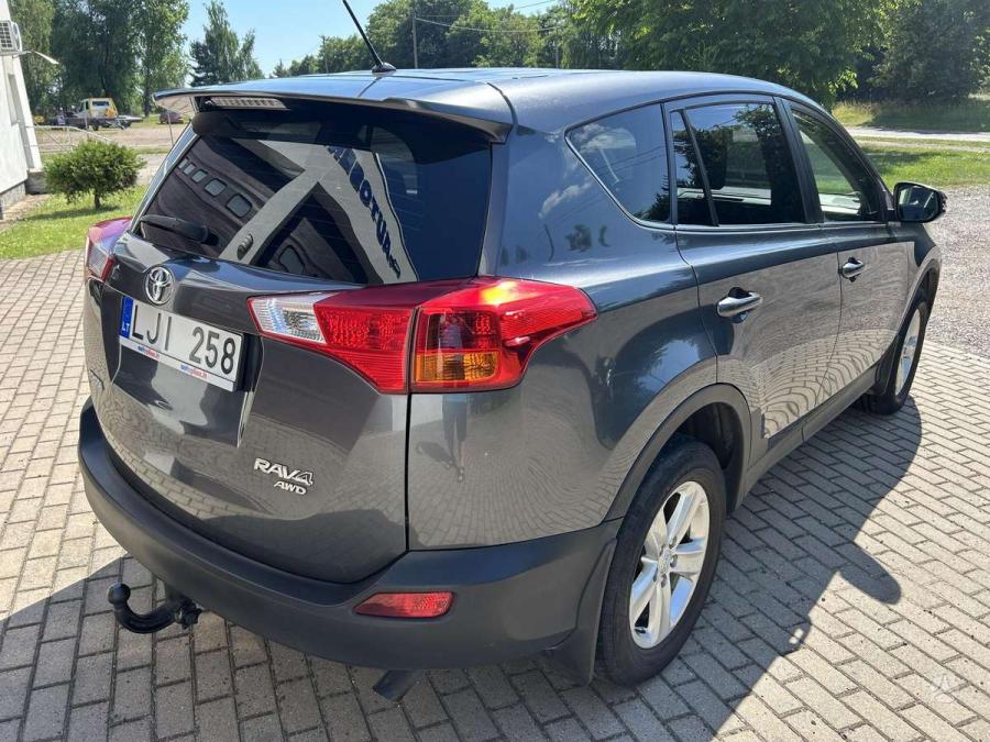 Pelēks Toyota RAV4 2014 Jurbarkas, ar dzinēja tilpumu 2.23 L un nobraukumu 175 tūkst. km par 11500 €, foto 4 vietnē AUTOMOTO.COM.LV
