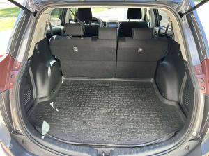 Pelēks Toyota RAV4 2014 Jurbarkas, ar dzinēja tilpumu 2.23 L un nobraukumu 175 tūkst. km par 11500 €, foto 6 vietnē AUTOMOTO.COM.LV