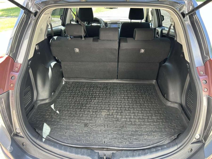 Pelēks Toyota RAV4 2014 Jurbarkas, ar dzinēja tilpumu 2.23 L un nobraukumu 175 tūkst. km par 11500 €, foto 6 vietnē AUTOMOTO.COM.LV