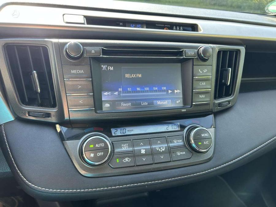 Pelēks Toyota RAV4 2014 Jurbarkas, ar dzinēja tilpumu 2.23 L un nobraukumu 175 tūkst. km par 11500 €, foto 9 vietnē AUTOMOTO.COM.LV