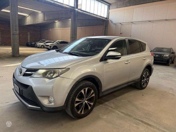 Pelēks Toyota RAV4 2014 Šauļi, ar dzinēja tilpumu 2.00 L un nobraukumu 240 tūkst. km par 7400 €, foto 1 vietnē AUTOMOTO.COM.LV
