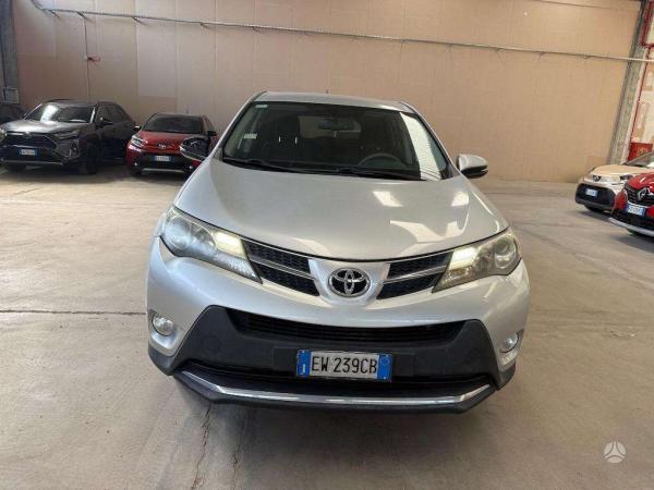 Pelēks Toyota RAV4 2014 Šauļi, ar dzinēja tilpumu 2.00 L un nobraukumu 240 tūkst. km par 7400 €, foto 2 vietnē AUTOMOTO.COM.LV