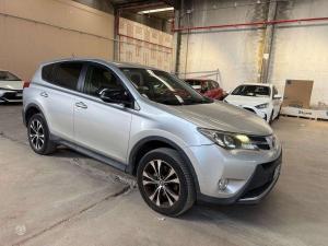 Grey Toyota RAV4 2014 in Siauliai, with an engine capacity of 2.00 L and mileage of 240 thousand km for 7400 €, photo 4 on AUTOMOTO.COM.LV