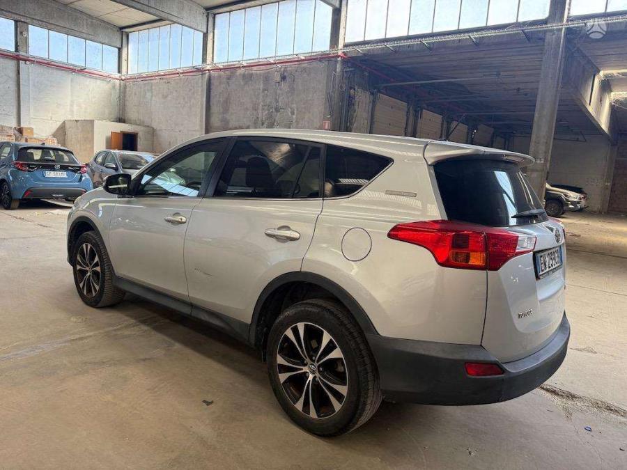 Grey Toyota RAV4 2014 in Siauliai, with an engine capacity of 2.00 L and mileage of 240 thousand km for 7400 €, photo 8 on AUTOMOTO.COM.LV