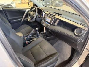 Grey Toyota RAV4 2014 in Siauliai, with an engine capacity of 2.00 L and mileage of 240 thousand km for 7400 €, photo 9 on AUTOMOTO.COM.LV