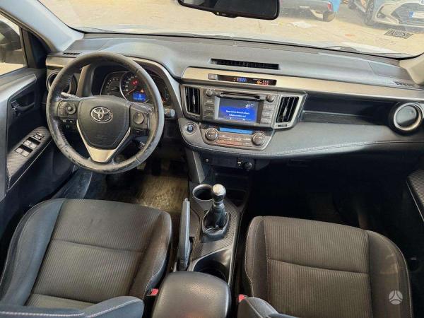 Pelēks Toyota RAV4 2014 Šauļi, ar dzinēja tilpumu 2.00 L un nobraukumu 240 tūkst. km par 7400 €, foto 9 vietnē AUTOMOTO.COM.LV