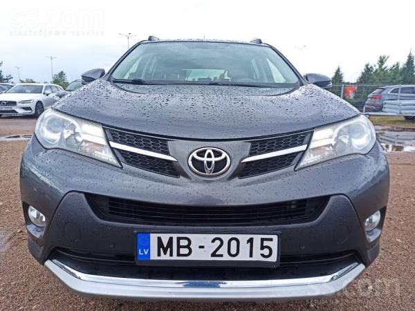 Grey Toyota RAV4 2014 in Daugavpils, with an engine capacity of 2.20 L and mileage of 0 thousand km for 11950 €, photo 3 on AUTOMOTO.COM.LV