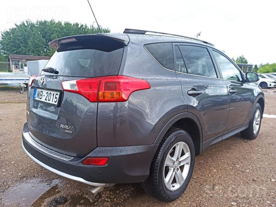 Pelēks Toyota RAV4 2014 Daugavpils, ar dzinēja tilpumu 2.20 L un nobraukumu 0 tūkst. km par 11950 €, foto 6 vietnē AUTOMOTO.COM.LV