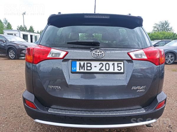 Grey Toyota RAV4 2014 in Daugavpils, with an engine capacity of 2.20 L and mileage of 0 thousand km for 11950 €, photo 6 on AUTOMOTO.COM.LV