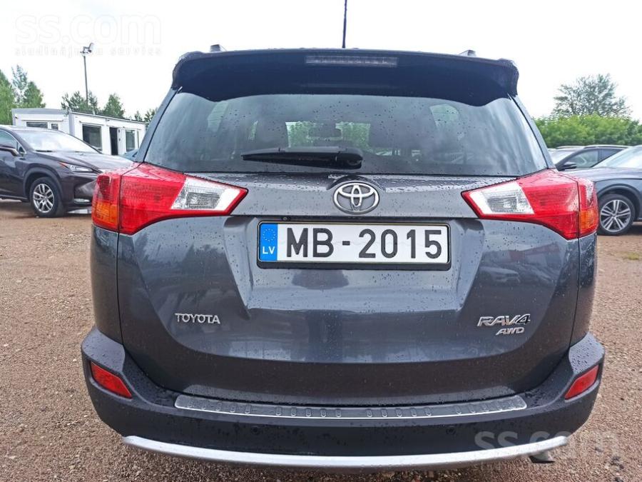 Pelēks Toyota RAV4 2014 Daugavpils, ar dzinēja tilpumu 2.20 L un nobraukumu 0 tūkst. km par 11950 €, foto 7 vietnē AUTOMOTO.COM.LV