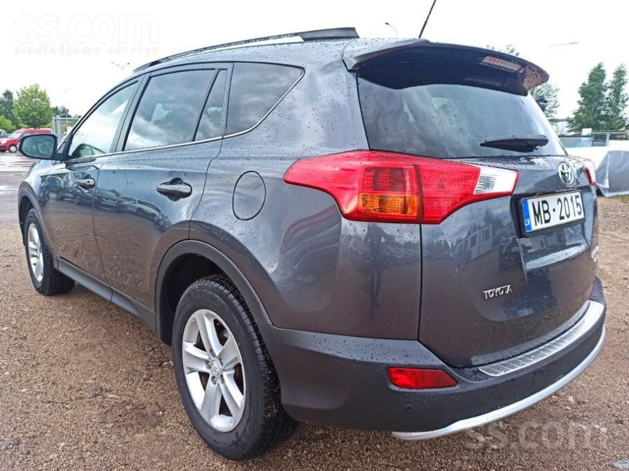 Pelēks Toyota RAV4 2014 Daugavpils, ar dzinēja tilpumu 2.20 L un nobraukumu 0 tūkst. km par 11950 €, foto 8 vietnē AUTOMOTO.COM.LV