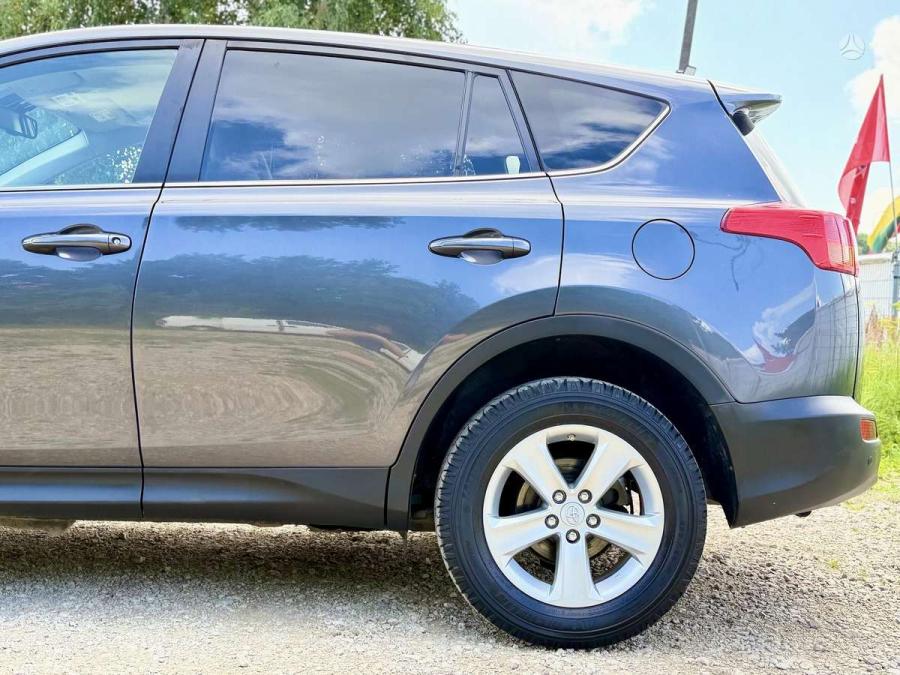 Pelēks Toyota RAV4 2014 Šauļi, ar dzinēja tilpumu 2.23 L un nobraukumu 221 tūkst. km par 13950 €, foto 13 vietnē AUTOMOTO.COM.LV