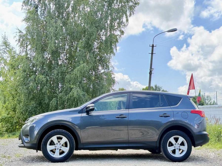 Pelēks Toyota RAV4 2014 Šauļi, ar dzinēja tilpumu 2.23 L un nobraukumu 221 tūkst. km par 13950 €, foto 14 vietnē AUTOMOTO.COM.LV