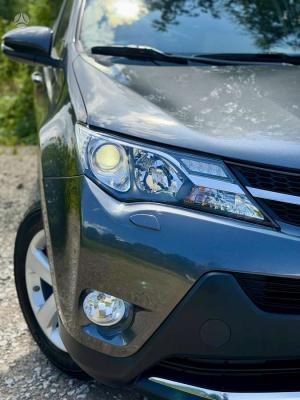 Pelēks Toyota RAV4 2014 Šauļi, ar dzinēja tilpumu 2.23 L un nobraukumu 221 tūkst. km par 13950 €, foto 18 vietnē AUTOMOTO.COM.LV