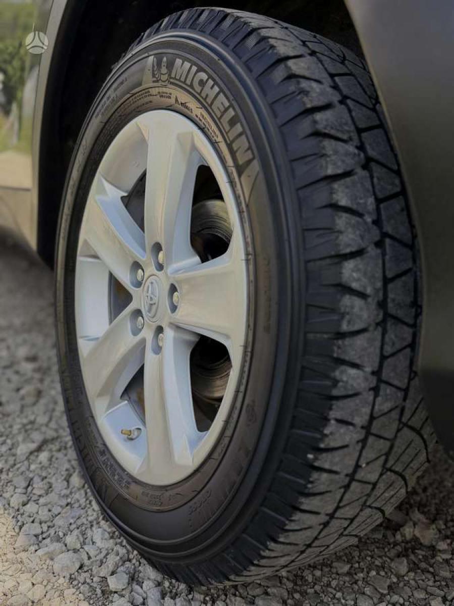 Pelēks Toyota RAV4 2014 Šauļi, ar dzinēja tilpumu 2.23 L un nobraukumu 221 tūkst. km par 13950 €, foto 24 vietnē AUTOMOTO.COM.LV