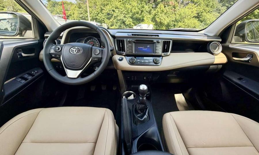Pelēks Toyota RAV4 2014 Šauļi, ar dzinēja tilpumu 2.23 L un nobraukumu 221 tūkst. km par 13950 €, foto 27 vietnē AUTOMOTO.COM.LV