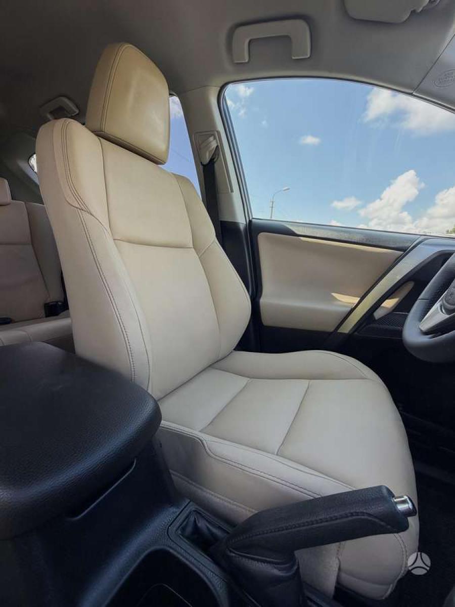 Pelēks Toyota RAV4 2014 Šauļi, ar dzinēja tilpumu 2.23 L un nobraukumu 221 tūkst. km par 13950 €, foto 30 vietnē AUTOMOTO.COM.LV