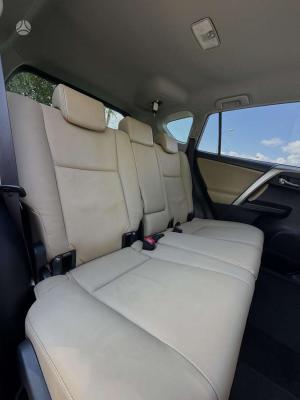 Pelēks Toyota RAV4 2014 Šauļi, ar dzinēja tilpumu 2.23 L un nobraukumu 221 tūkst. km par 13950 €, foto 31 vietnē AUTOMOTO.COM.LV