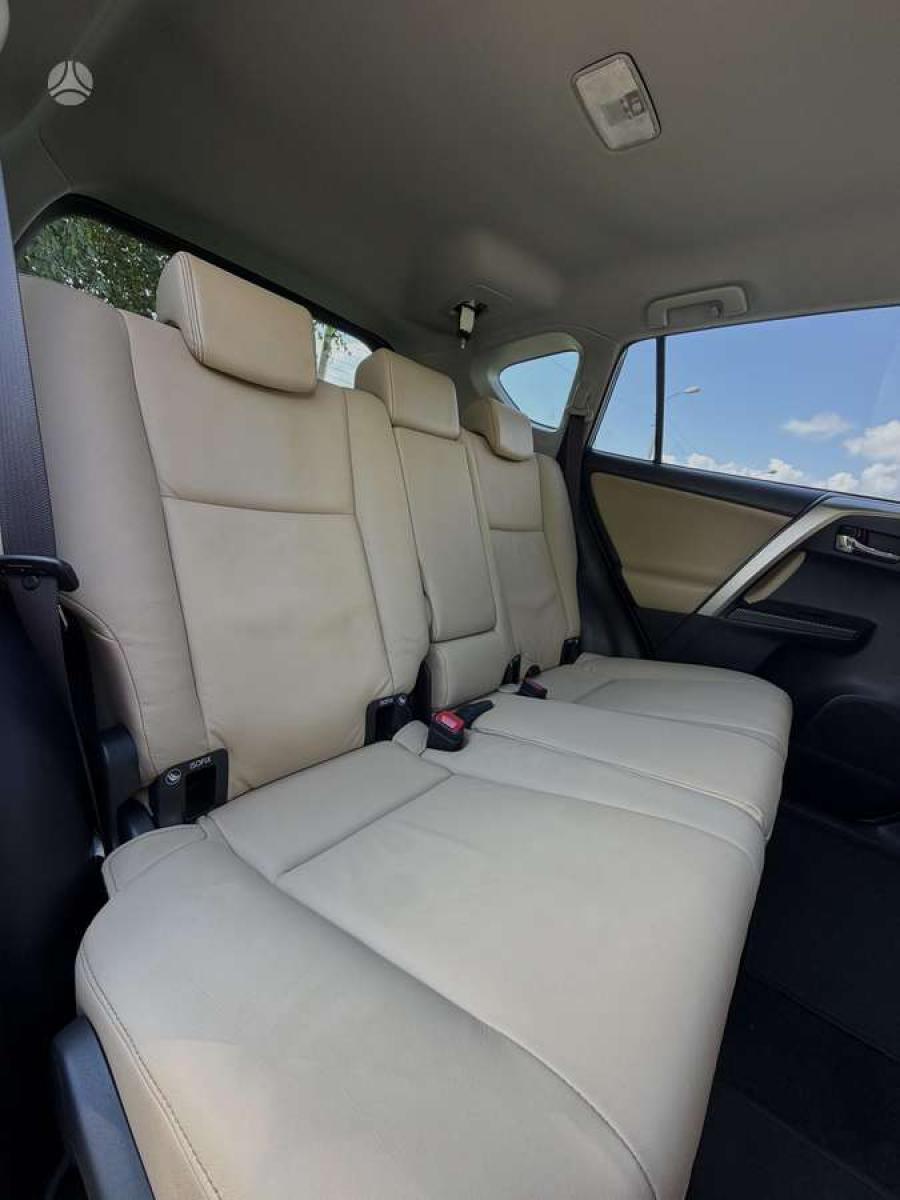Pelēks Toyota RAV4 2014 Šauļi, ar dzinēja tilpumu 2.23 L un nobraukumu 221 tūkst. km par 13950 €, foto 31 vietnē AUTOMOTO.COM.LV