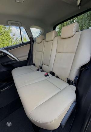 Pelēks Toyota RAV4 2014 Šauļi, ar dzinēja tilpumu 2.23 L un nobraukumu 221 tūkst. km par 13950 €, foto 32 vietnē AUTOMOTO.COM.LV
