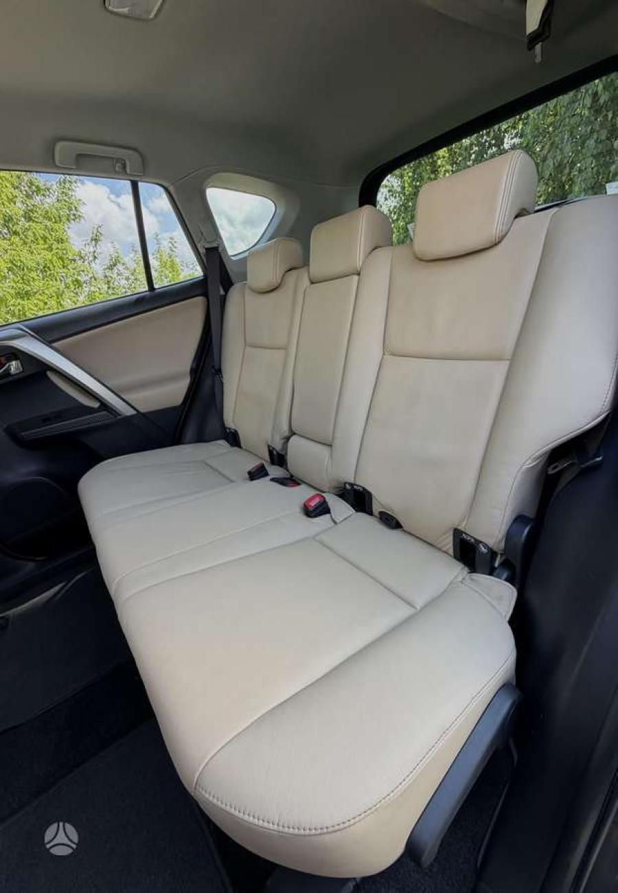 Pelēks Toyota RAV4 2014 Šauļi, ar dzinēja tilpumu 2.23 L un nobraukumu 221 tūkst. km par 13950 €, foto 32 vietnē AUTOMOTO.COM.LV