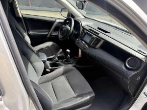 Pelēks Toyota RAV4 2014 Šauļi, ar dzinēja tilpumu 2.00 L un nobraukumu 265 tūkst. km par 7700 €, foto 10 vietnē AUTOMOTO.COM.LV