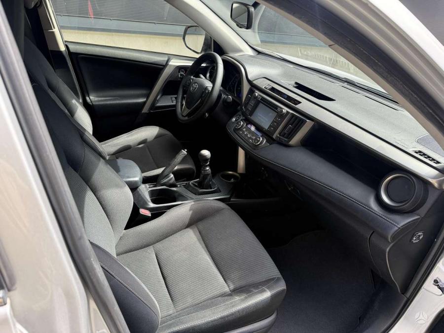 Pelēks Toyota RAV4 2014 Šauļi, ar dzinēja tilpumu 2.00 L un nobraukumu 265 tūkst. km par 7700 €, foto 10 vietnē AUTOMOTO.COM.LV