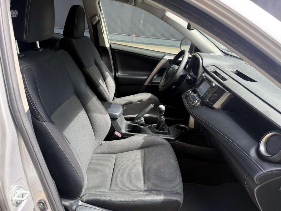 Pelēks Toyota RAV4 2014 Šauļi, ar dzinēja tilpumu 2.00 L un nobraukumu 265 tūkst. km par 7700 €, foto 11 vietnē AUTOMOTO.COM.LV