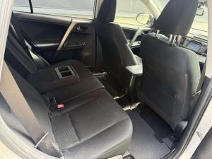 Pelēks Toyota RAV4 2014 Šauļi, ar dzinēja tilpumu 2.00 L un nobraukumu 265 tūkst. km par 7700 €, foto 13 vietnē AUTOMOTO.COM.LV
