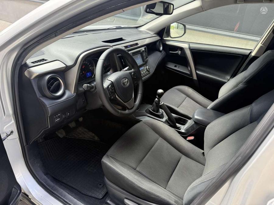 Pelēks Toyota RAV4 2014 Šauļi, ar dzinēja tilpumu 2.00 L un nobraukumu 265 tūkst. km par 7700 €, foto 14 vietnē AUTOMOTO.COM.LV