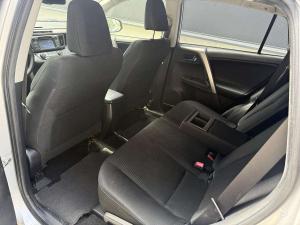 Pelēks Toyota RAV4 2014 Šauļi, ar dzinēja tilpumu 2.00 L un nobraukumu 265 tūkst. km par 7700 €, foto 16 vietnē AUTOMOTO.COM.LV