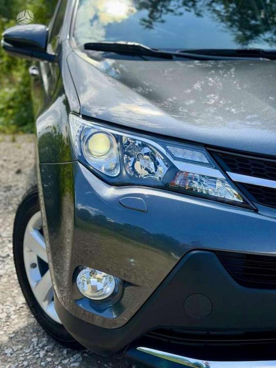 Pelēks Toyota RAV4 2014 Šauļi, ar dzinēja tilpumu 2.23 L un nobraukumu 221 tūkst. km par 13950 €, foto 18 vietnē AUTOMOTO.COM.LV